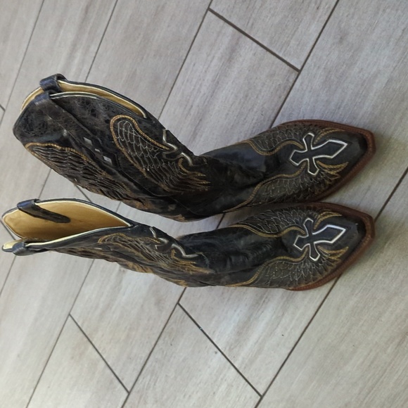 Corral | Shoes | Corral Black Leather Wings Cross Snip Toe Cowboy Boots ...